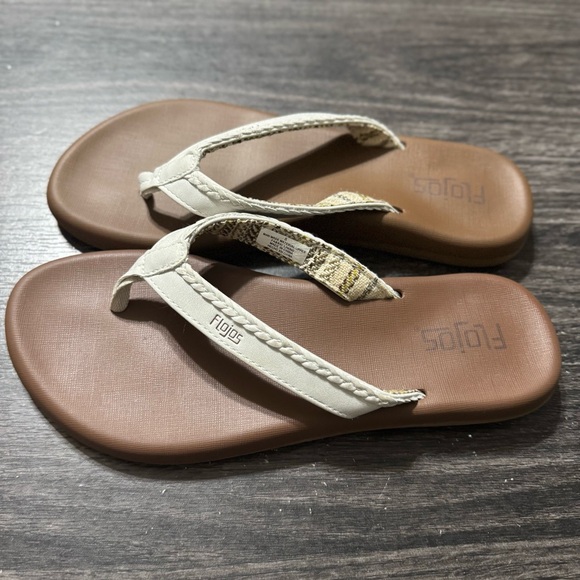 Flojos | Shoes | Flojos Ladiess Maddy Flip Flop Sandal Ivorytan Size 8 ...